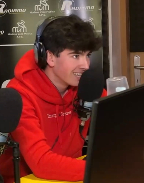 Young Revolution - Radiamo Web Radio